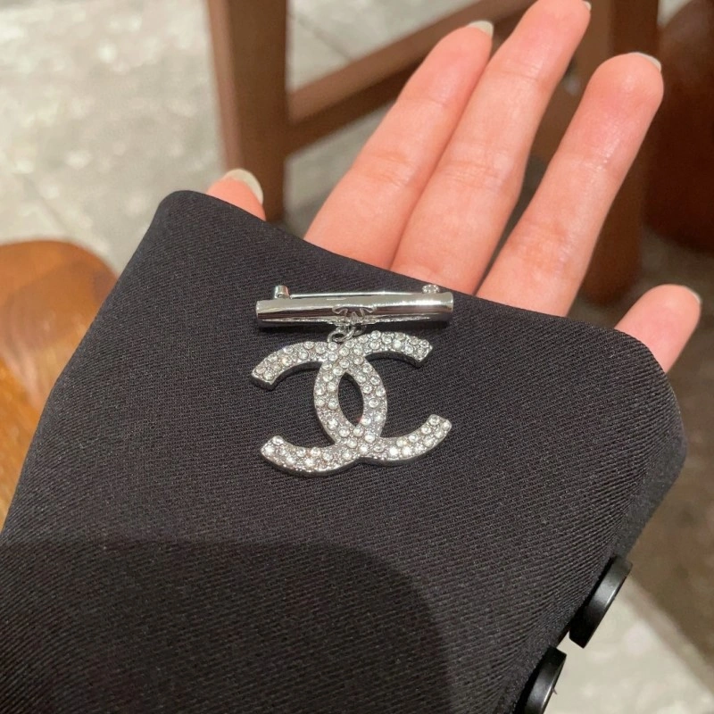 High fidelity Chanel Brooches