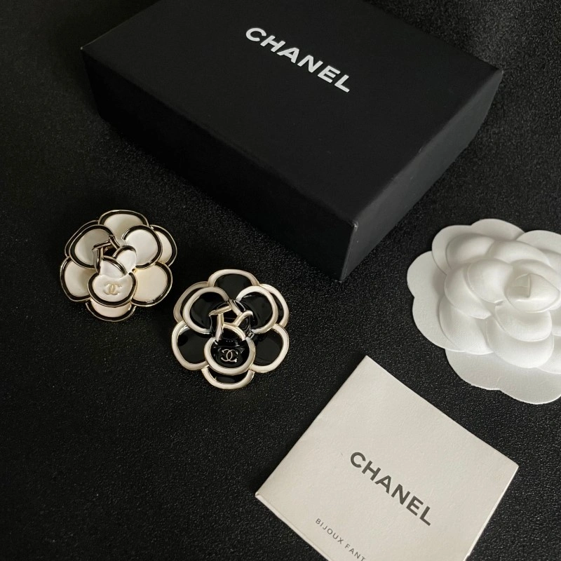 Low-cost Chanel Brooches