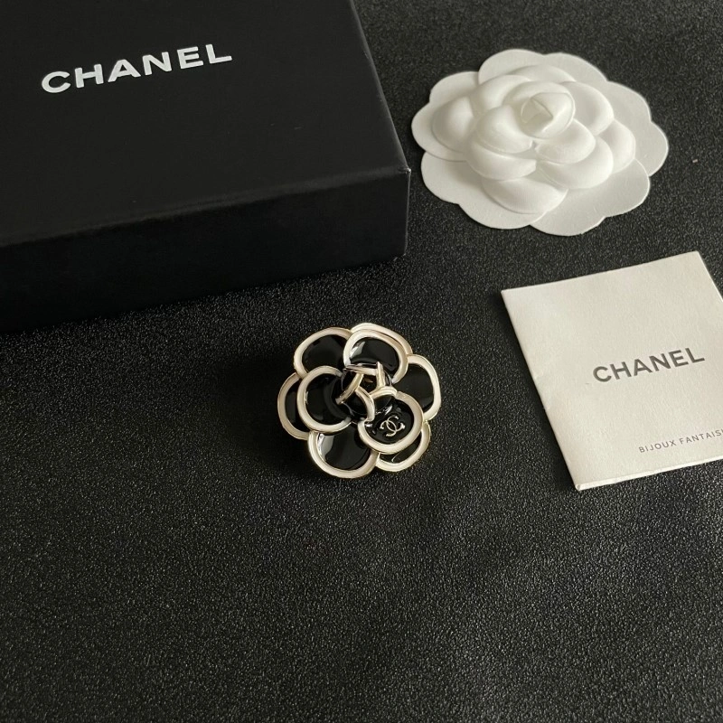 Low-cost Chanel Brooches