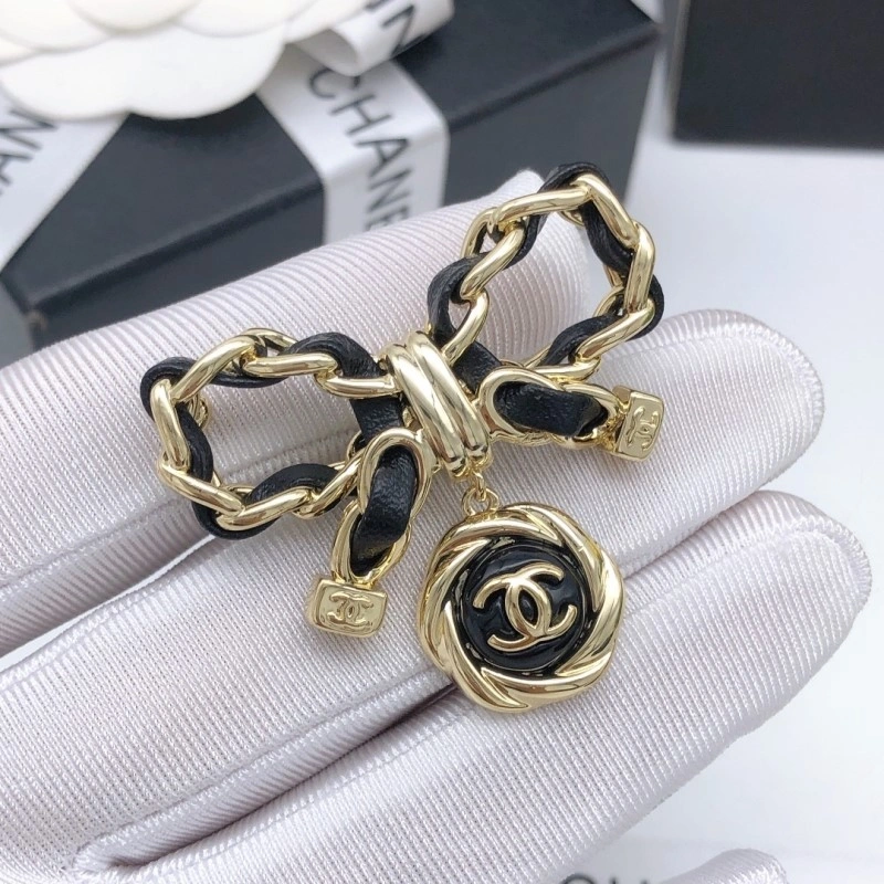Low-cost Chanel Brooches