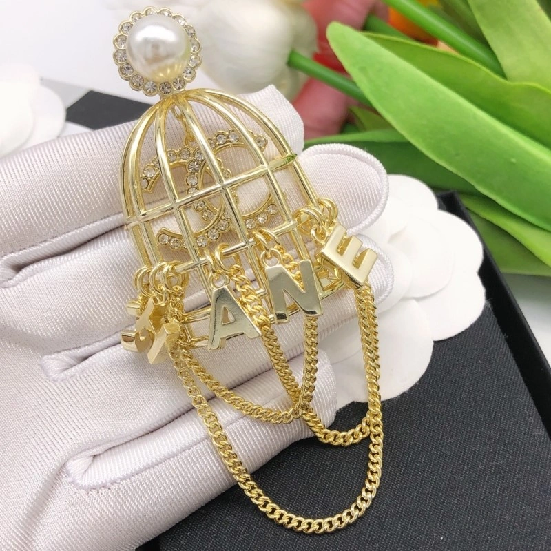 Top match Chanel Brooches