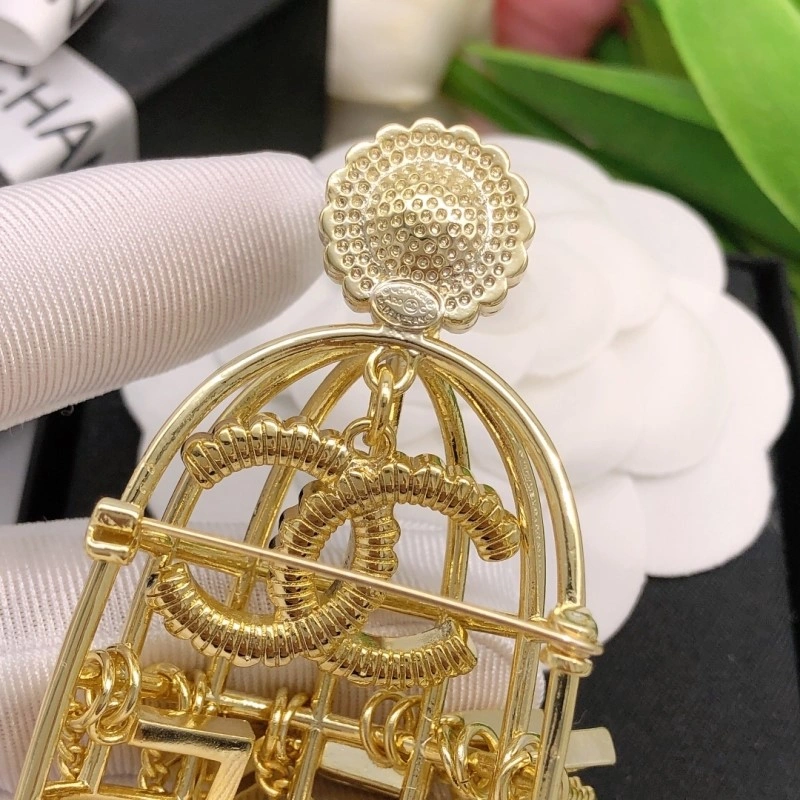 Top match Chanel Brooches