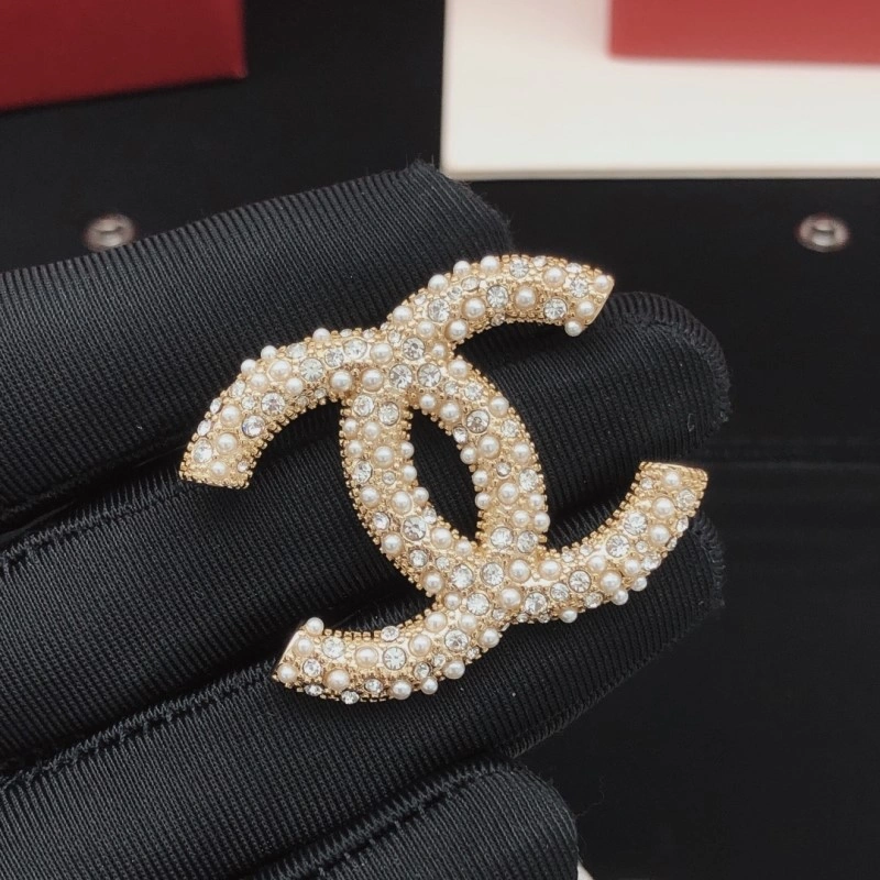 Low-cost Chanel Brooches