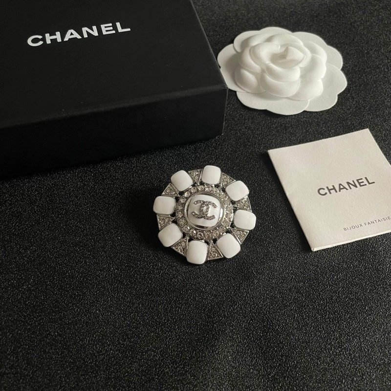 Accurate model Chanel Brooches