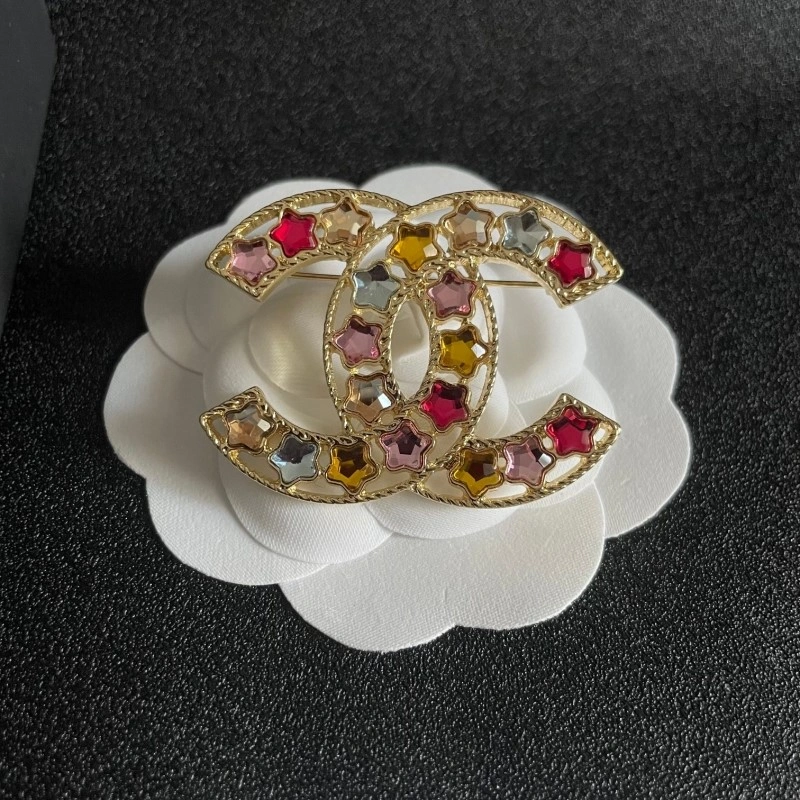 Top mirror Chanel Brooches