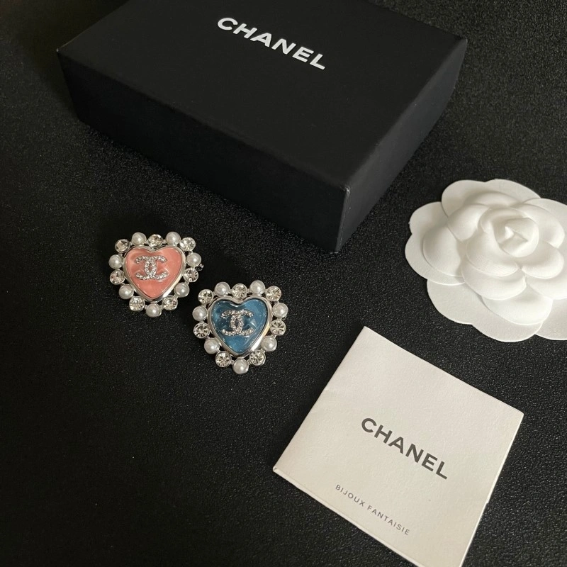 Top mirror Chanel Brooches