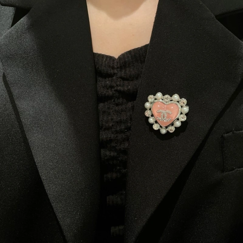 Top mirror Chanel Brooches