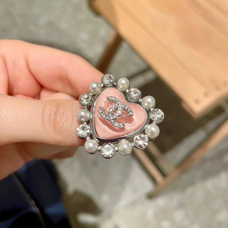 Top mirror Chanel Brooches