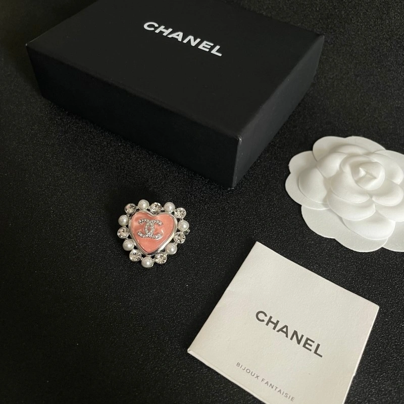 Top mirror Chanel Brooches