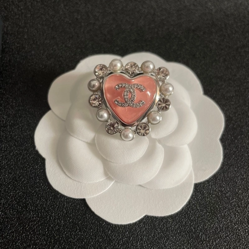 Top mirror Chanel Brooches