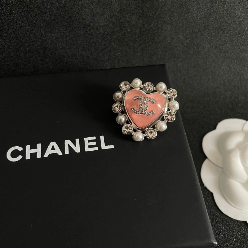 Top mirror Chanel Brooches
