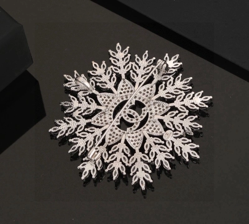Top match Chanel Brooches