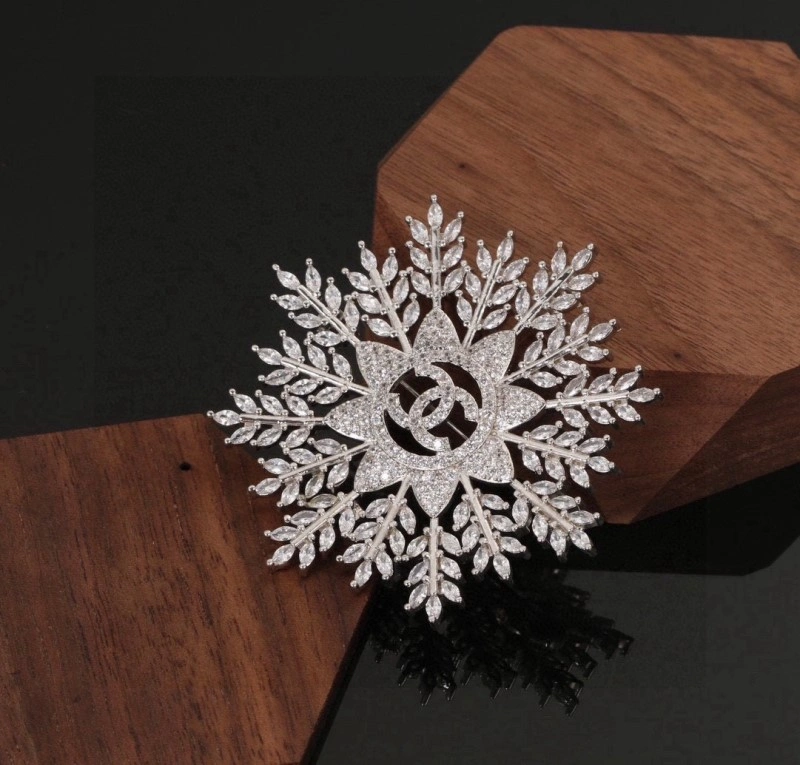 Top match Chanel Brooches