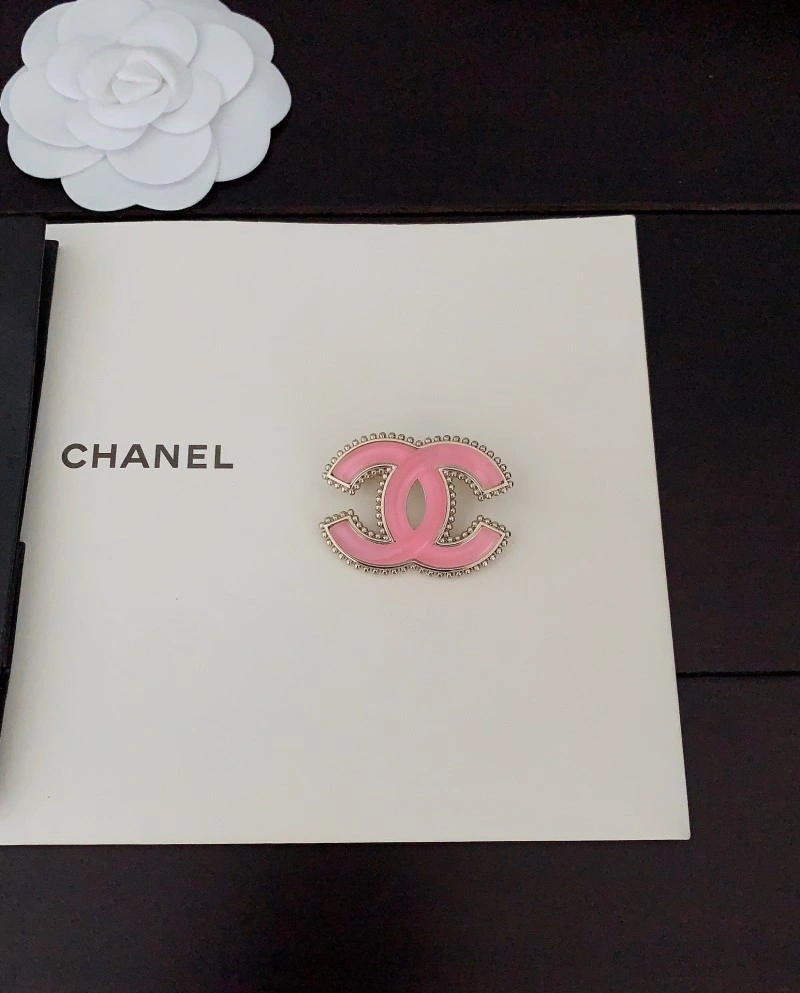 Top mirror Chanel Brooches