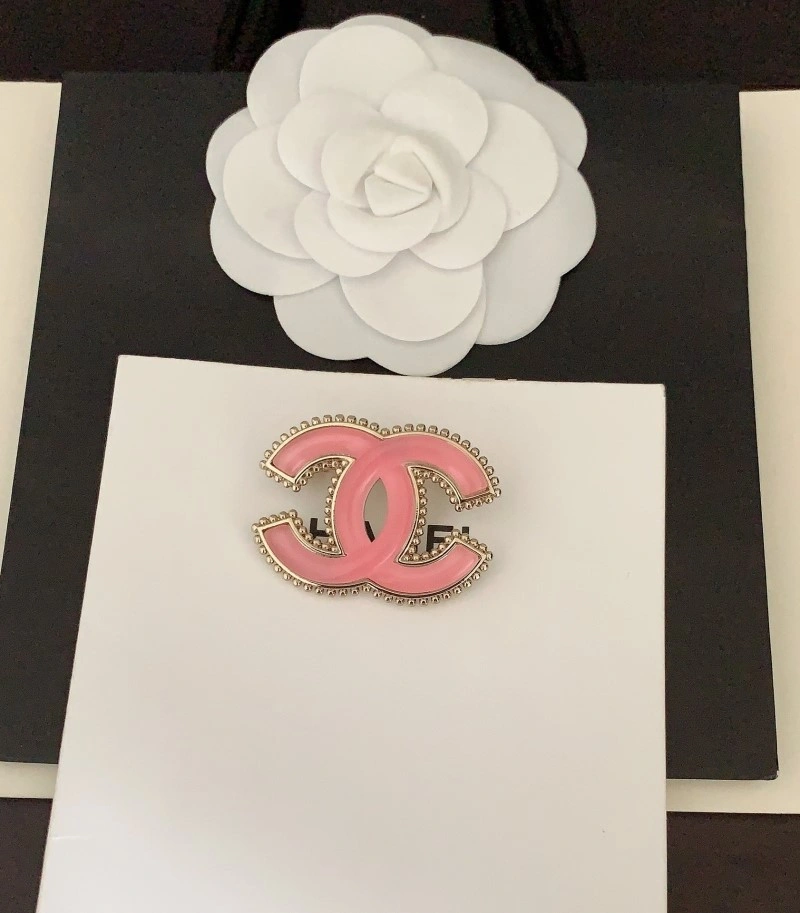 Top mirror Chanel Brooches