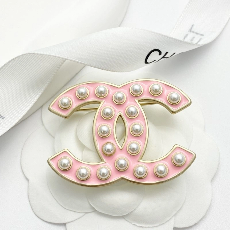 Top mirror Chanel Brooches
