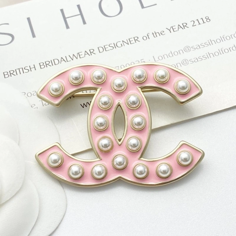 Top mirror Chanel Brooches