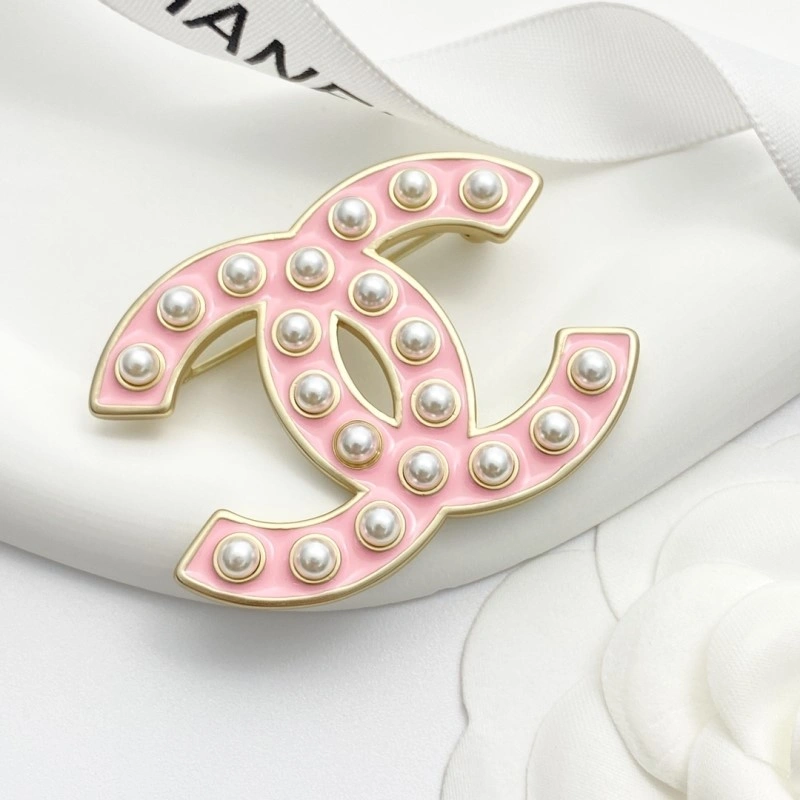 Top mirror Chanel Brooches