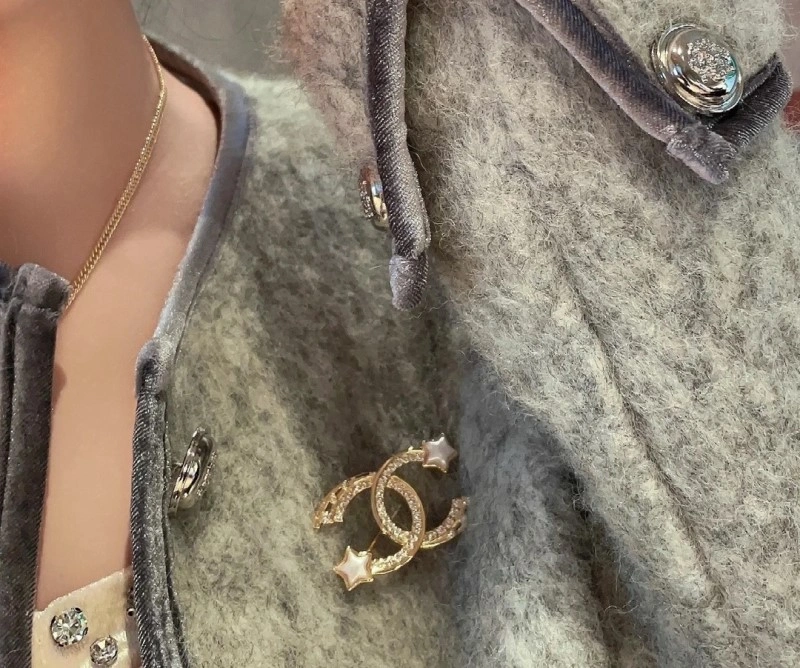 High fidelity Chanel Brooches