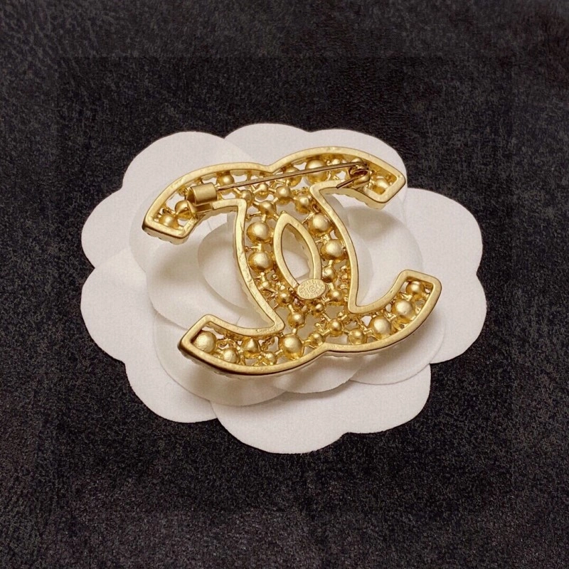 Top mirror Chanel Brooches