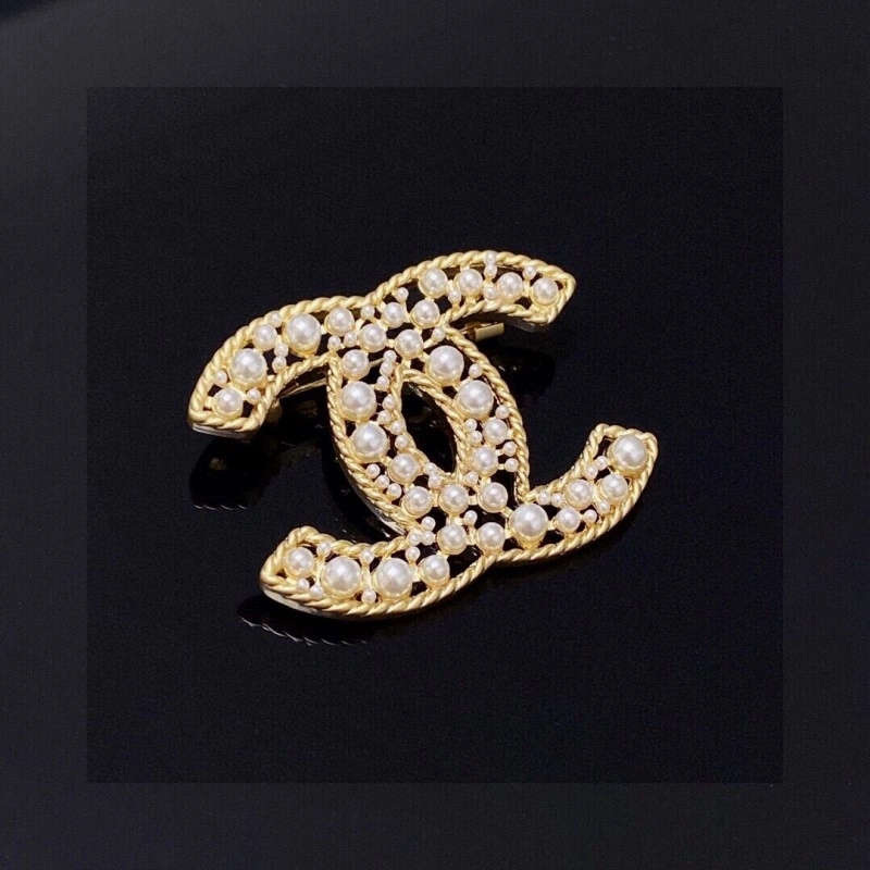Top mirror Chanel Brooches