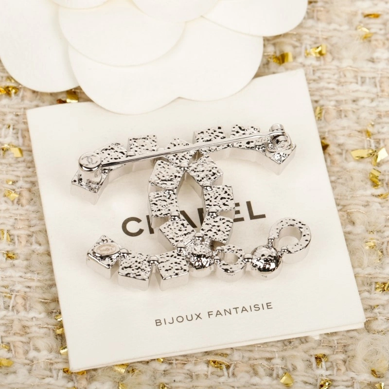 Top match Chanel Brooches