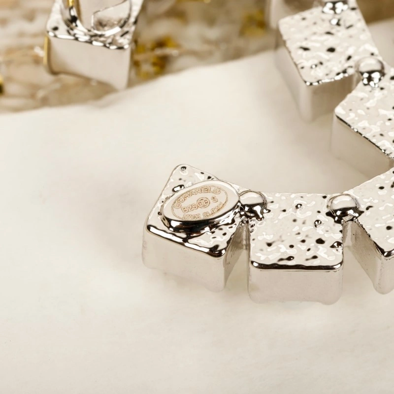 Top match Chanel Brooches
