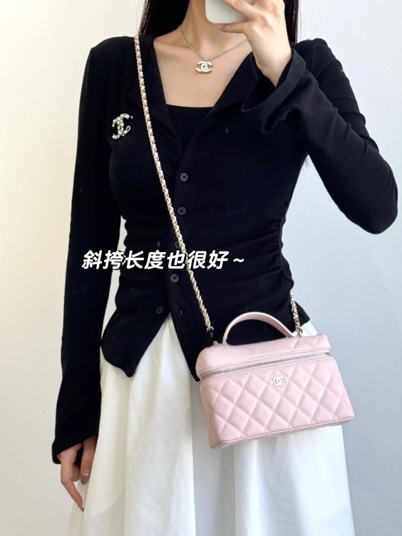 Top match Chanel Brooches