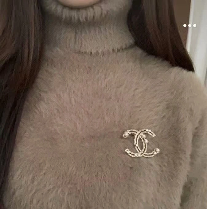 High fidelity Chanel Brooches