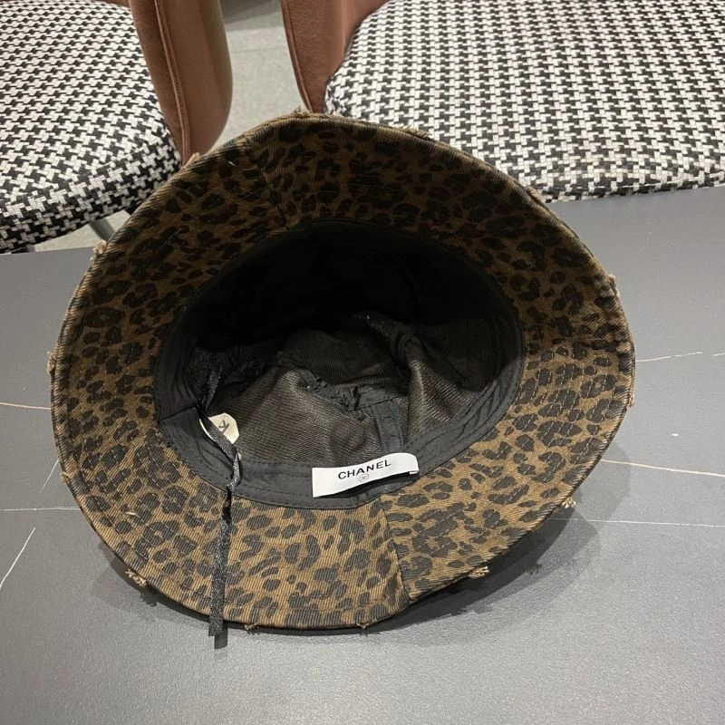 Top mirror Chanel Caps