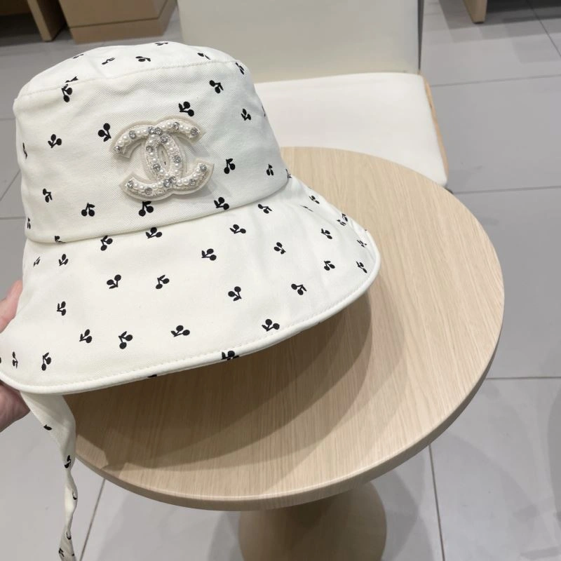 Top mirror Chanel Caps