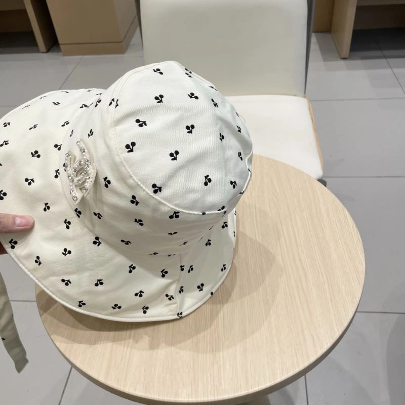Top mirror Chanel Caps
