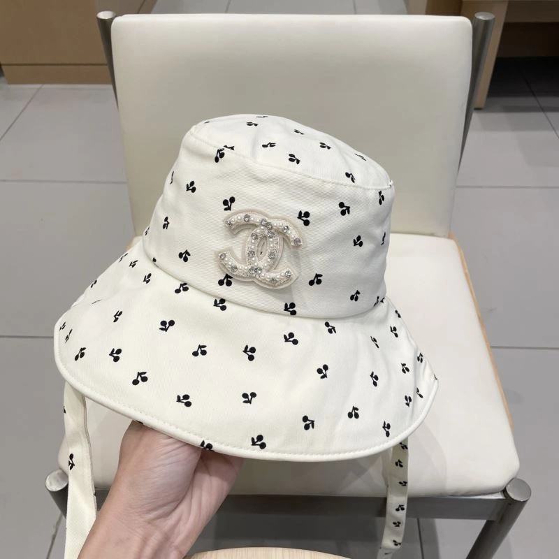 Top mirror Chanel Caps