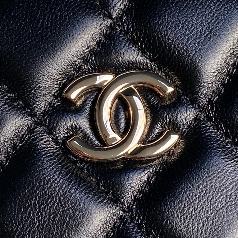 Cut-rate Chanel Cosmetic Bags
