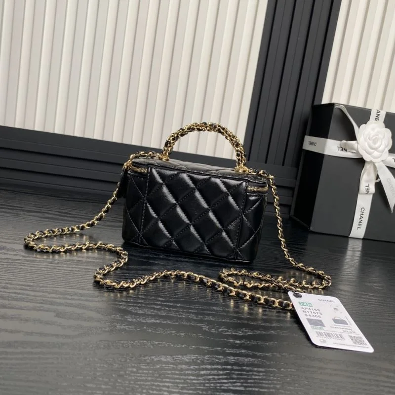 Top match Chanel Cosmetic Bags