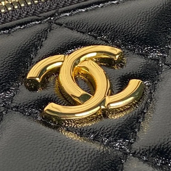 Top match Chanel Cosmetic Bags