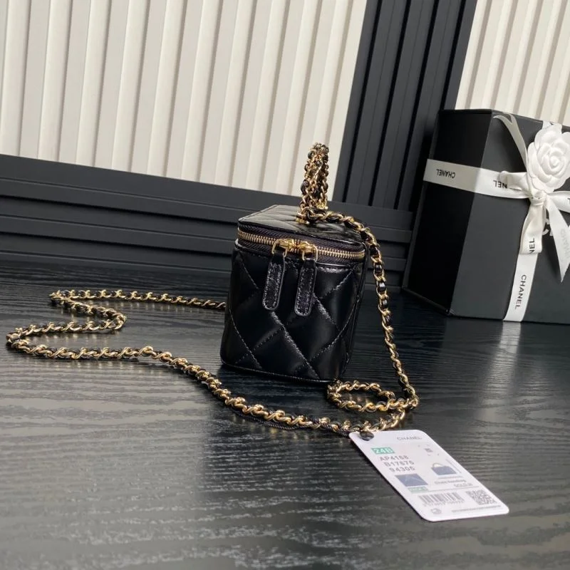 Top match Chanel Cosmetic Bags