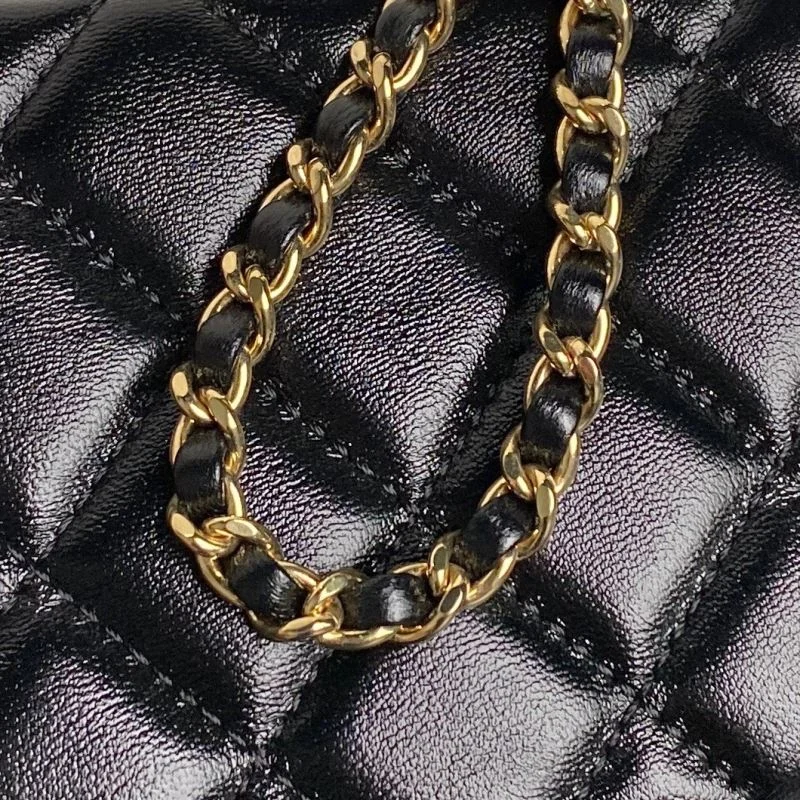 Top match Chanel Cosmetic Bags