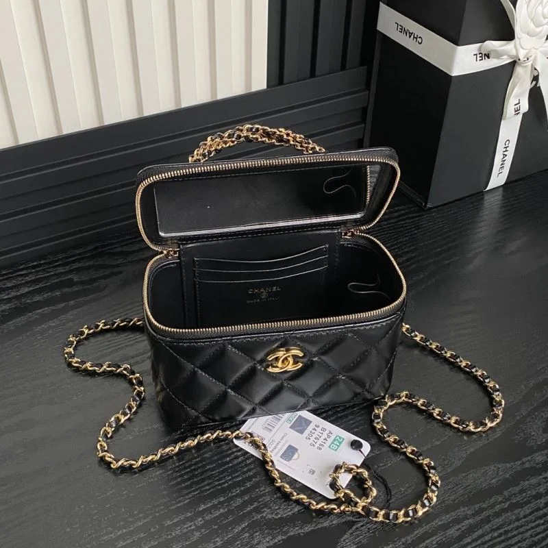 Top match Chanel Cosmetic Bags