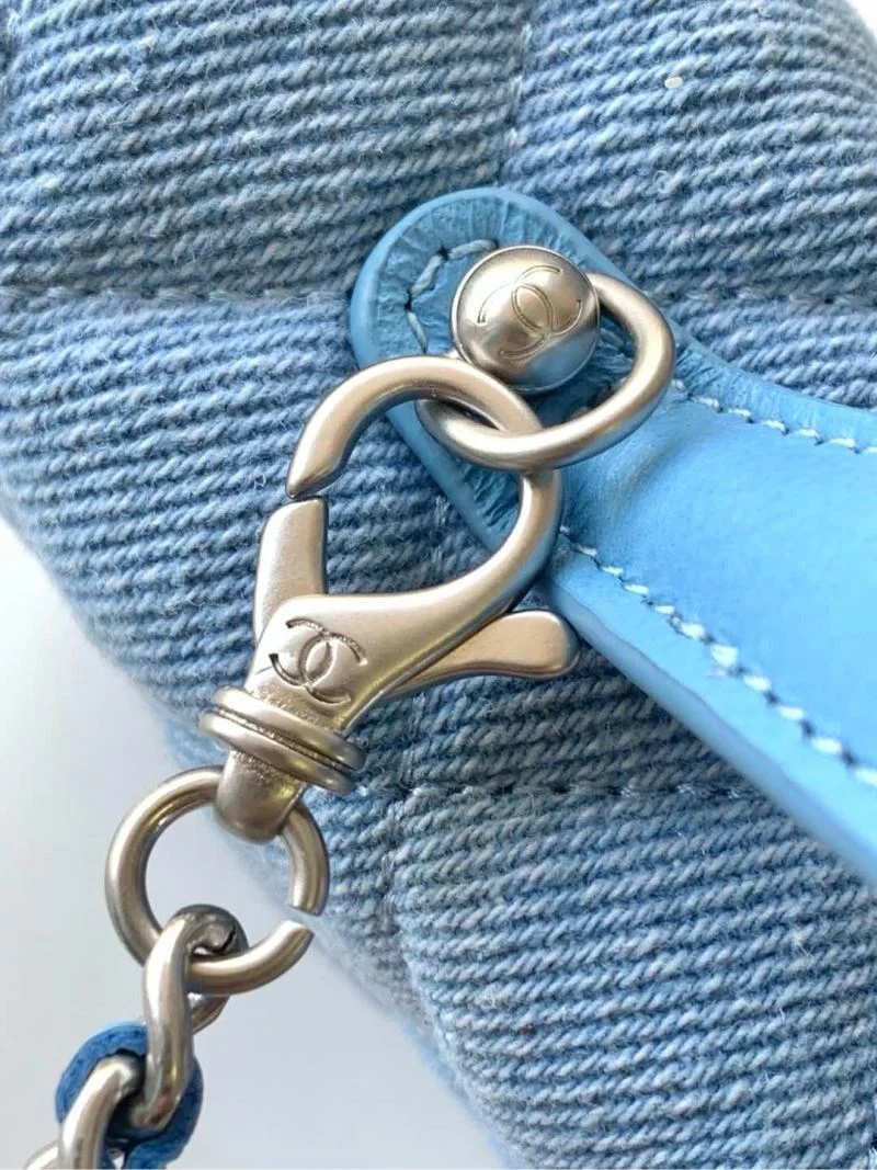 Cut-rate Chanel Cosmetic Bags
