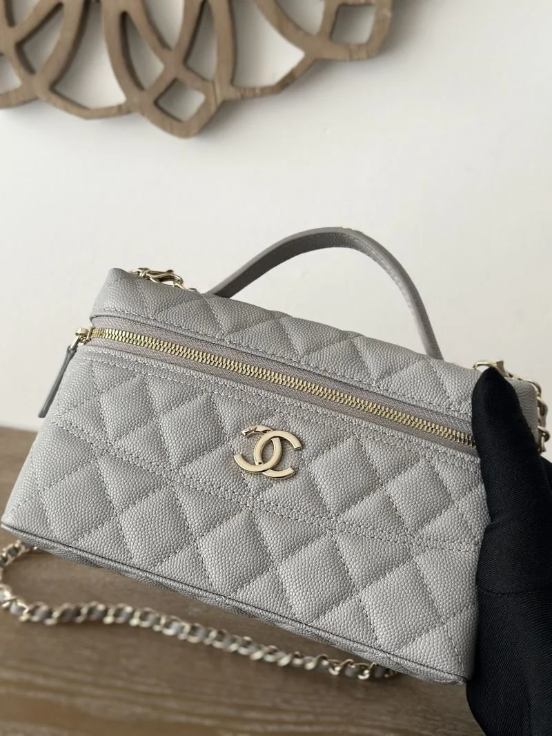 Top match Chanel Cosmetic Bags