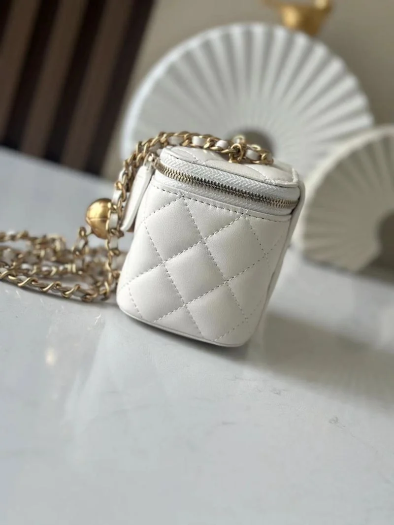 Cut-rate Chanel Cosmetic Bags