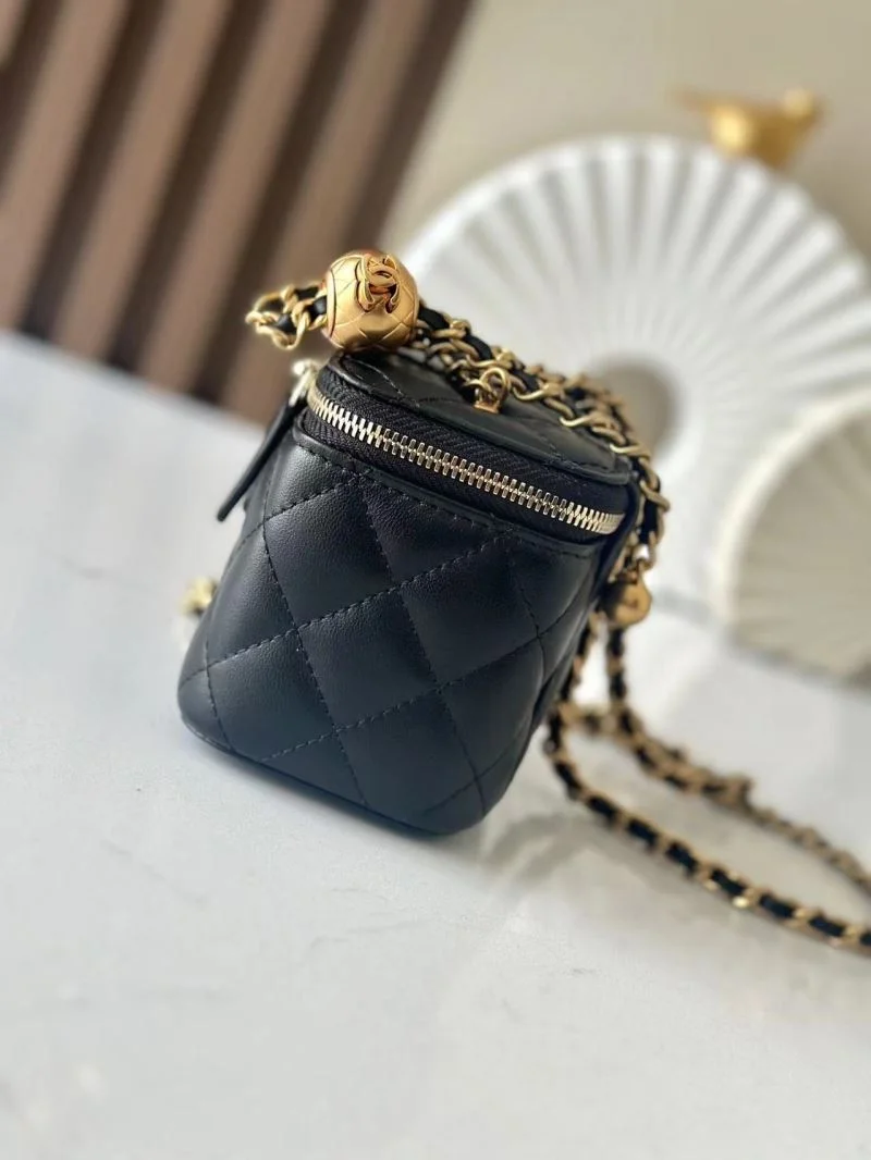 Low-cost Chanel Cosmetic Bags