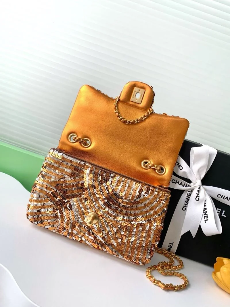 Top match Chanel Cosmetic Bags
