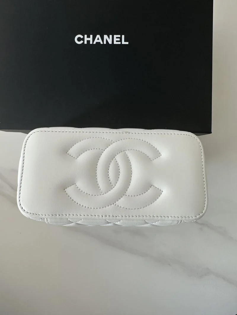 Top mirror Chanel Cosmetic Bags