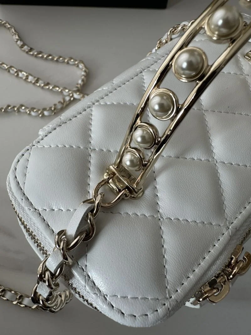Top mirror Chanel Cosmetic Bags