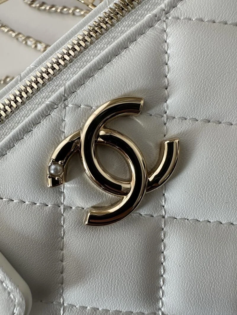 Top mirror Chanel Cosmetic Bags