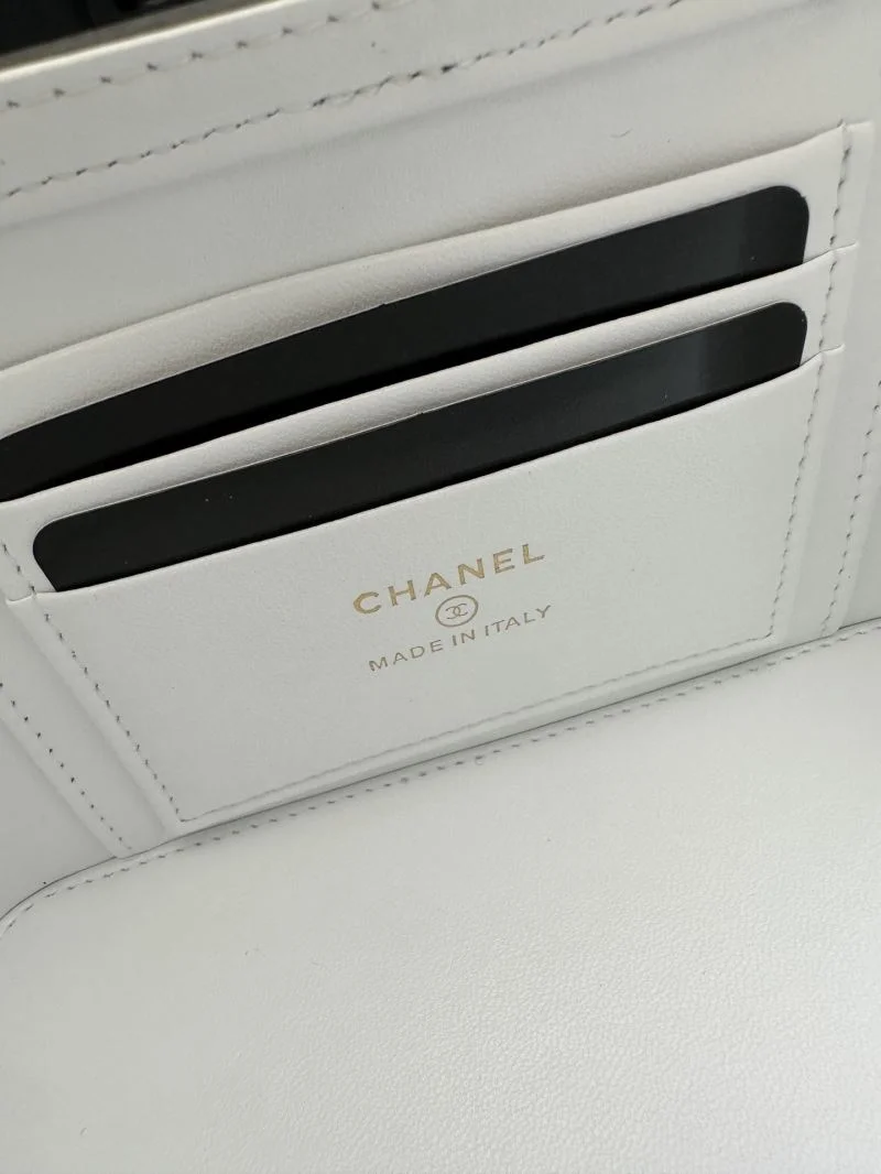 Top mirror Chanel Cosmetic Bags