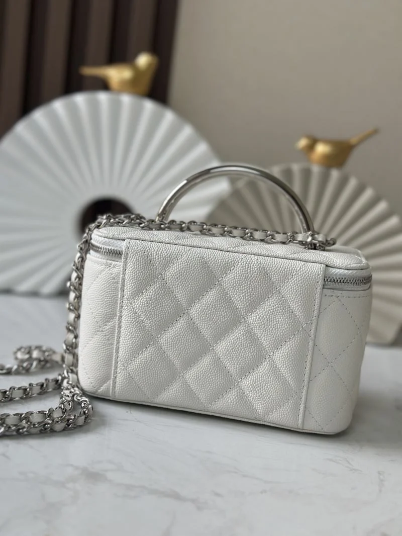 Top mirror Chanel Cosmetic Bags