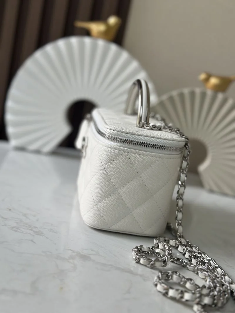 Top mirror Chanel Cosmetic Bags